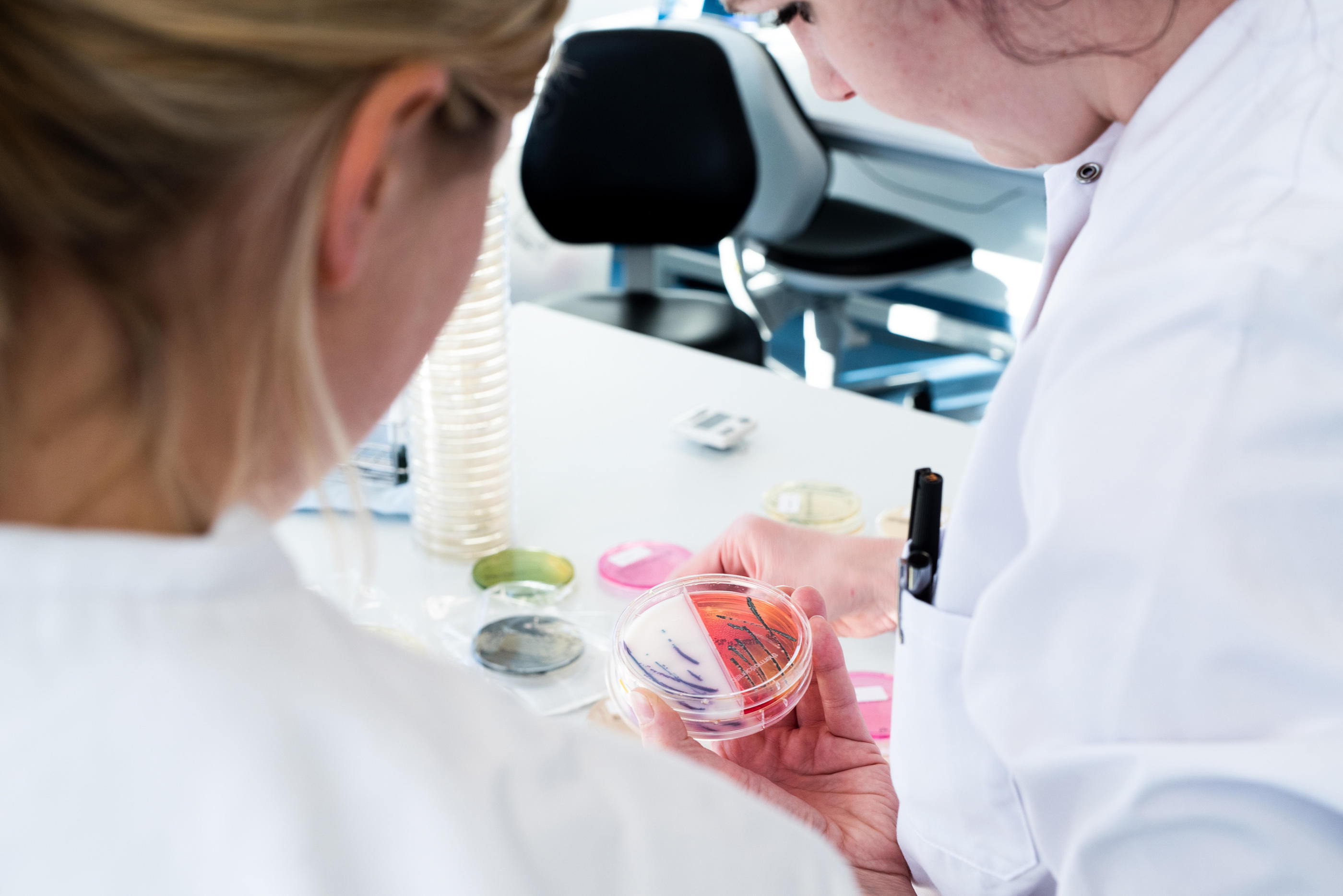 Análisis de cosméticos en laboratorios acreditados